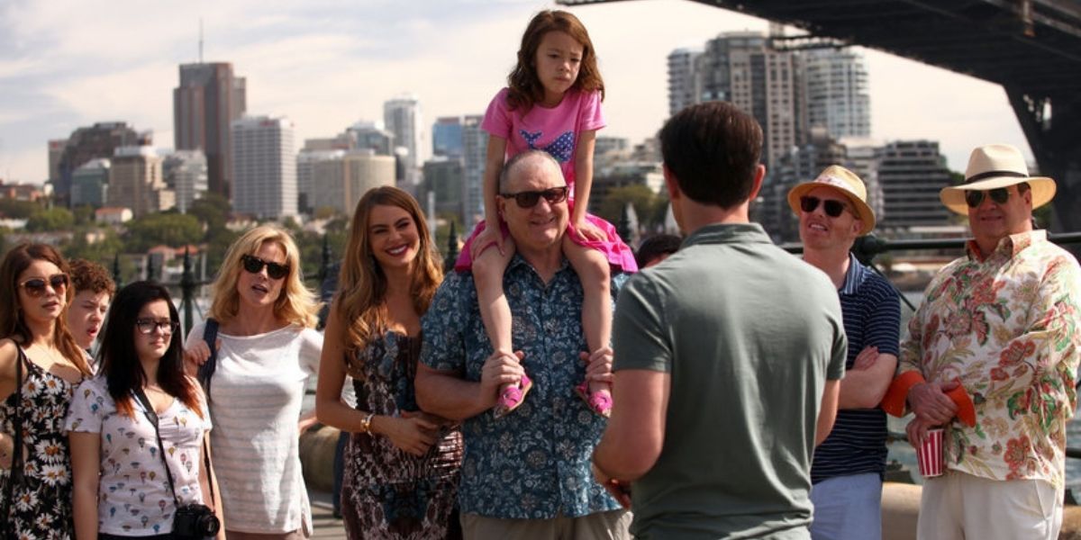 10 Best Vacation Sitcom Episodes, According To IMDb