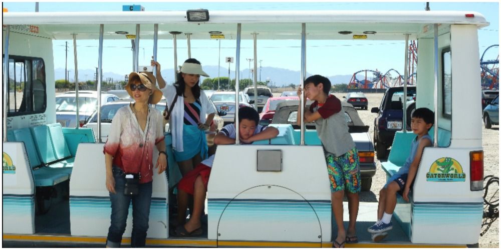 10 Best Vacation Sitcom Episodes, According To IMDb