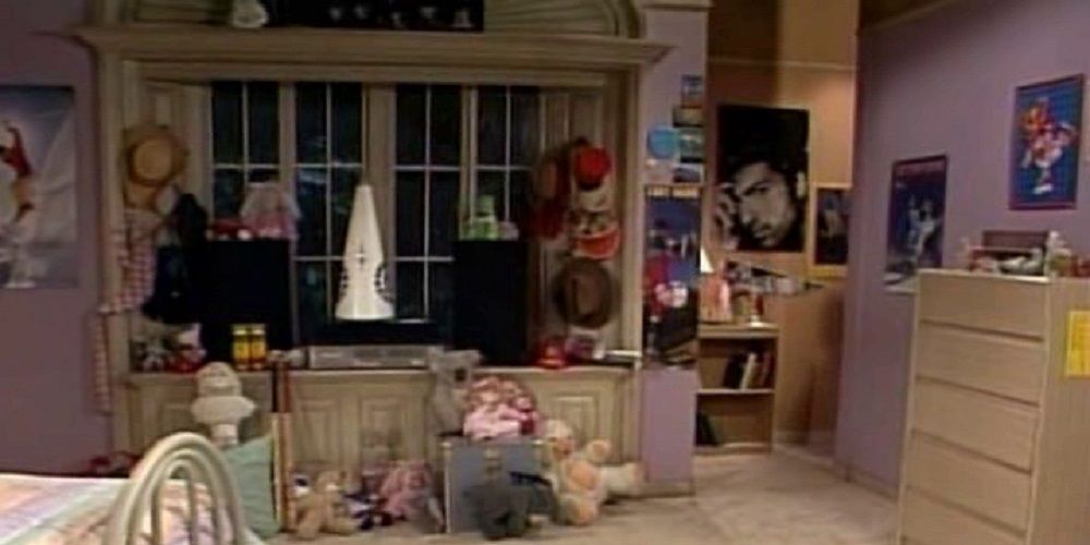 Saved By The Bell: 10 Things That Make No Sense About Kelly Kapowski