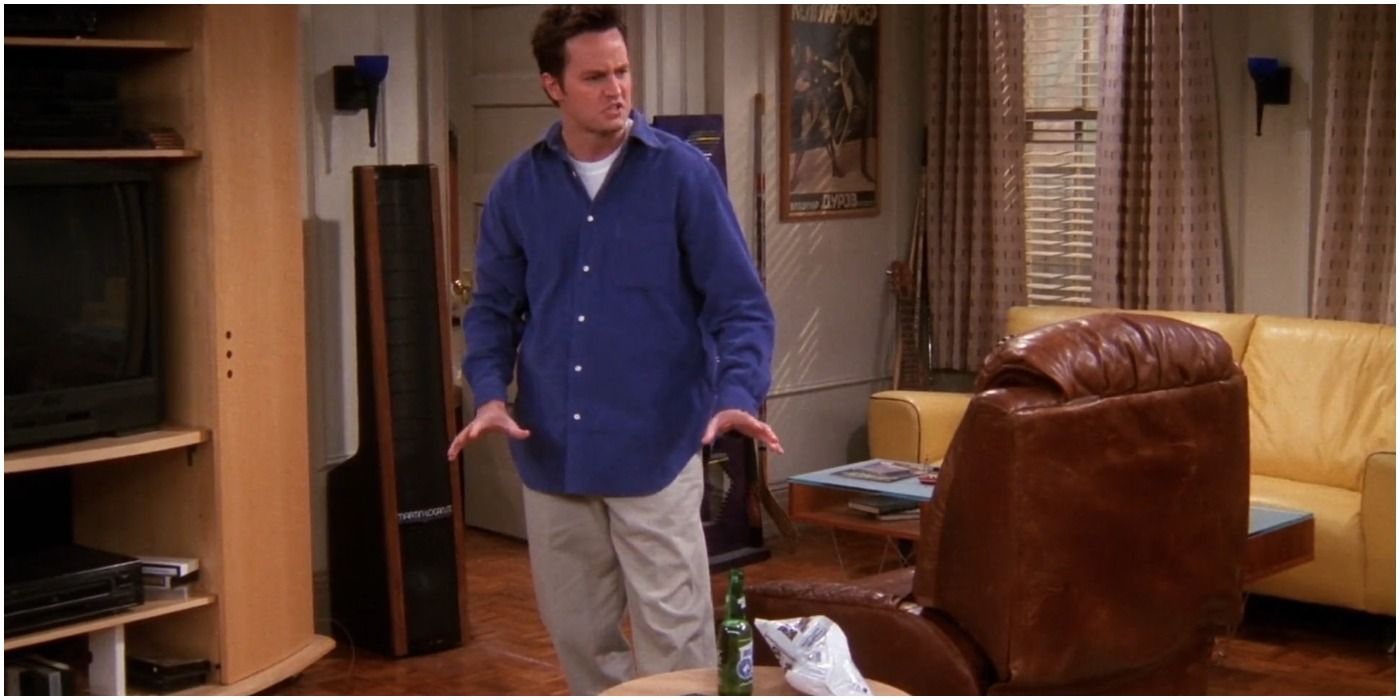 Friends: 10 Things That Make No Sense About Chandler & Joey's Apartment