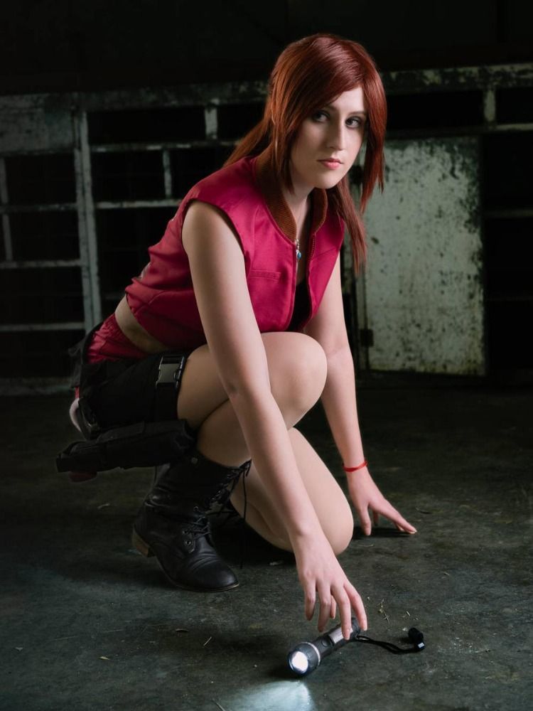 Resident Evil: 10 Claire Redfield Cosplay That Are Too Accurate