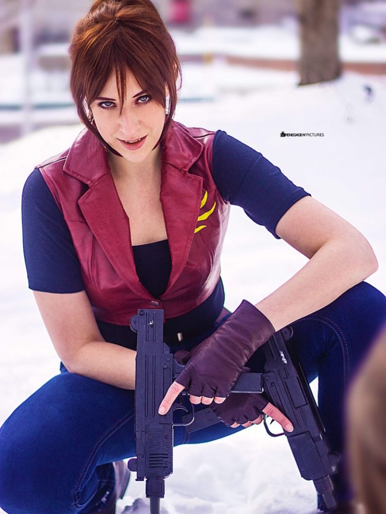 Resident Evil: 10 Claire Redfield Cosplay That Are Too Accurate