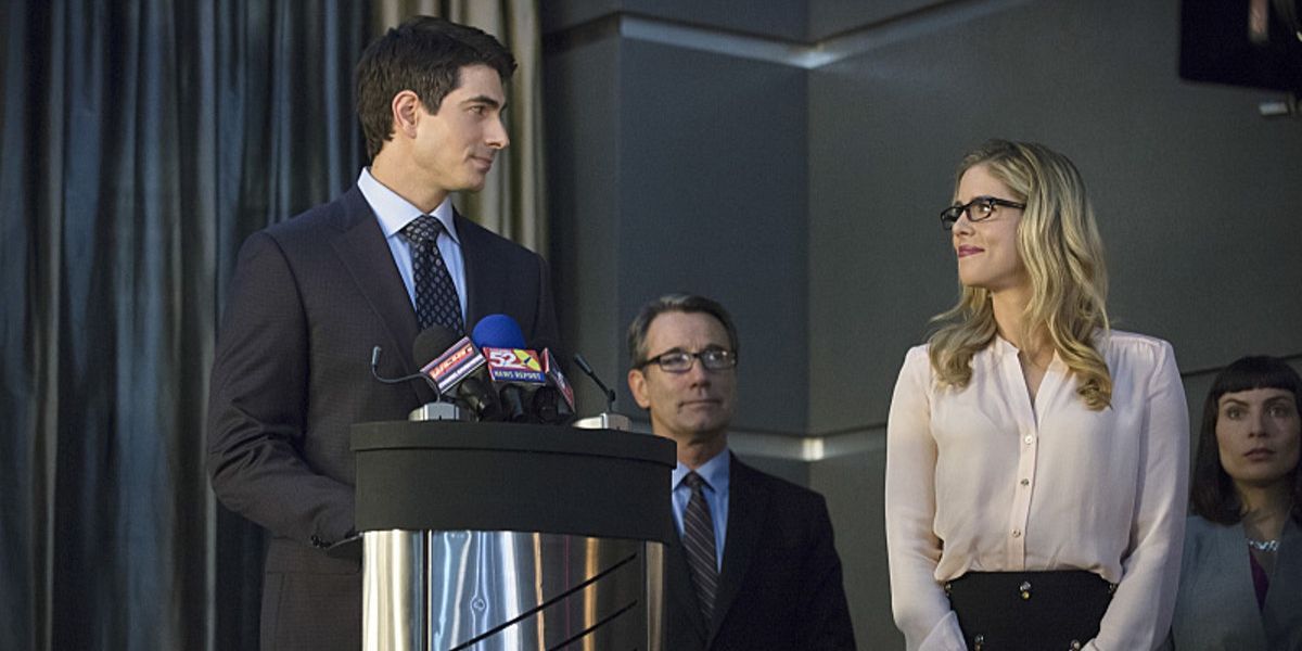 Arrow: 10 Unpopular Opinions About Felicity Smoak, According To Reddit