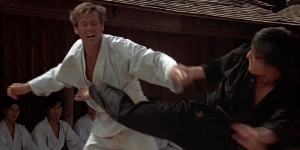 James Bond: Sean Connery's 5 Best Fight Scenes (& Roger Moore's 5 Best)