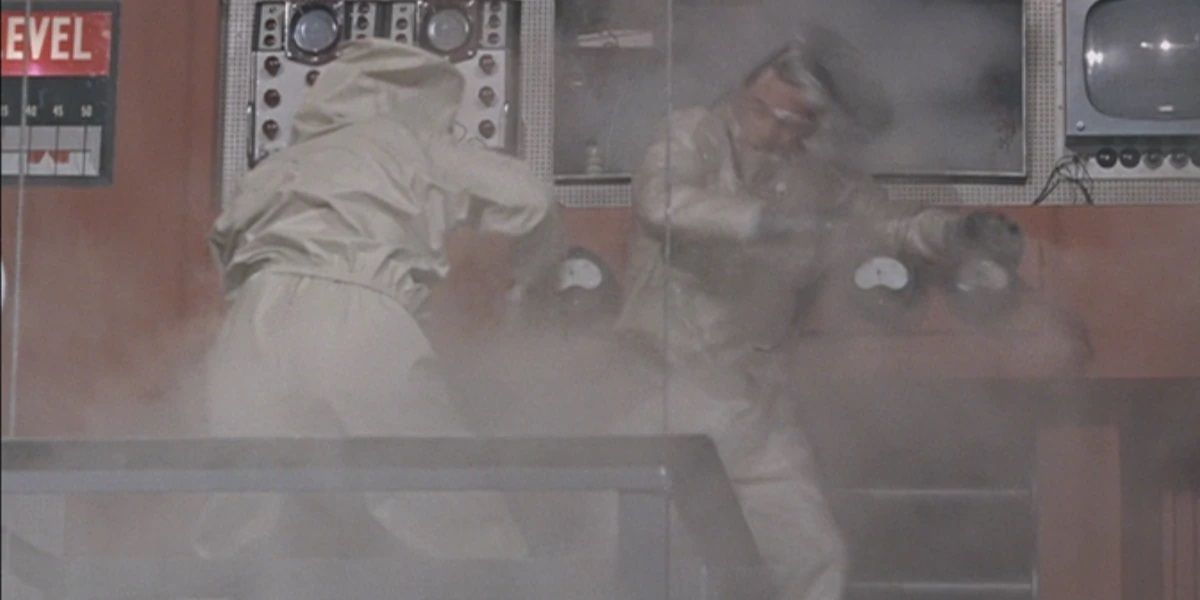 James Bond: Sean Connery's 5 Best Fight Scenes (& Roger Moore's 5 Best)