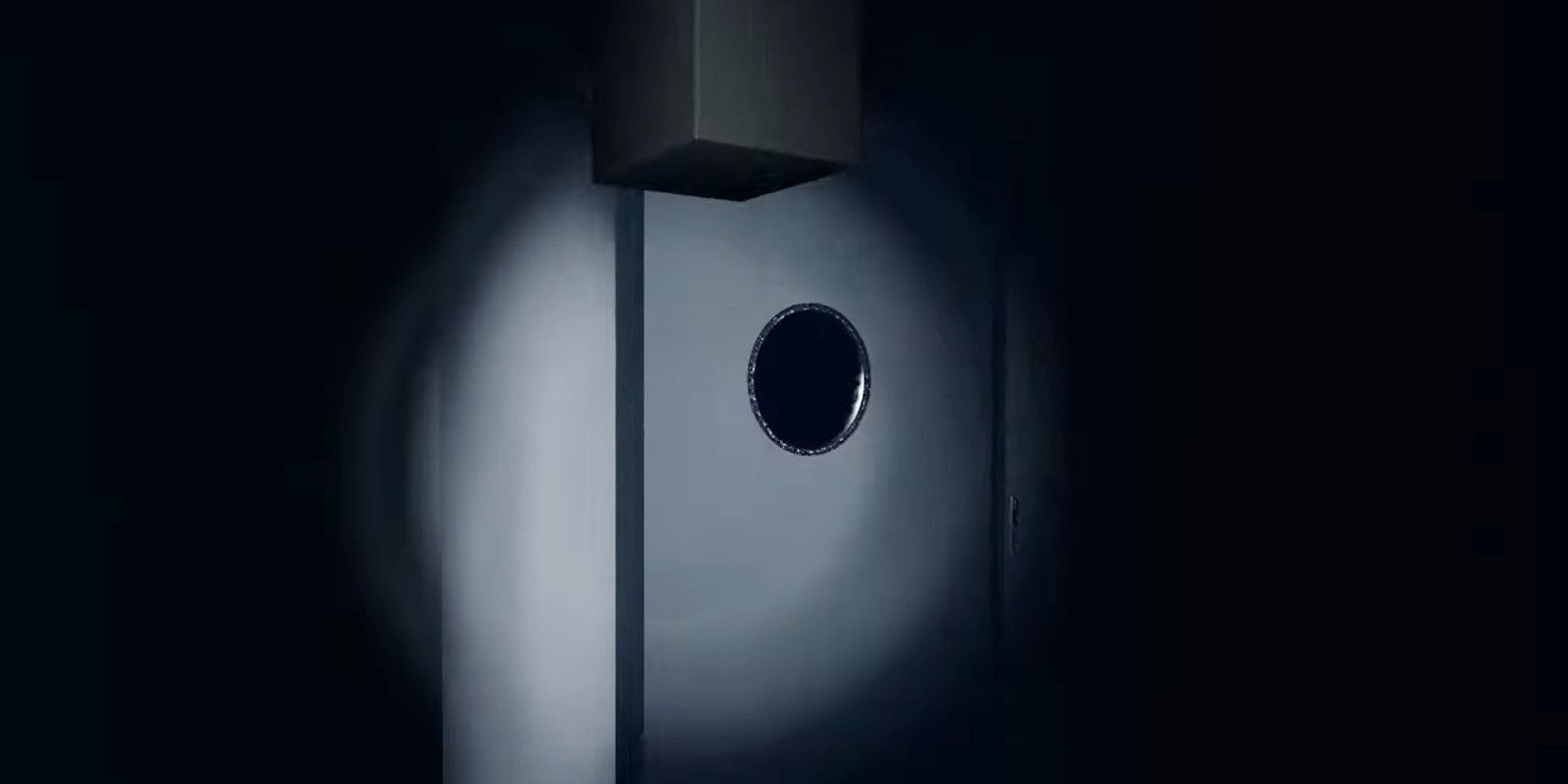 Phasmophobia: How to Find (& Use) the Haunted Mirror