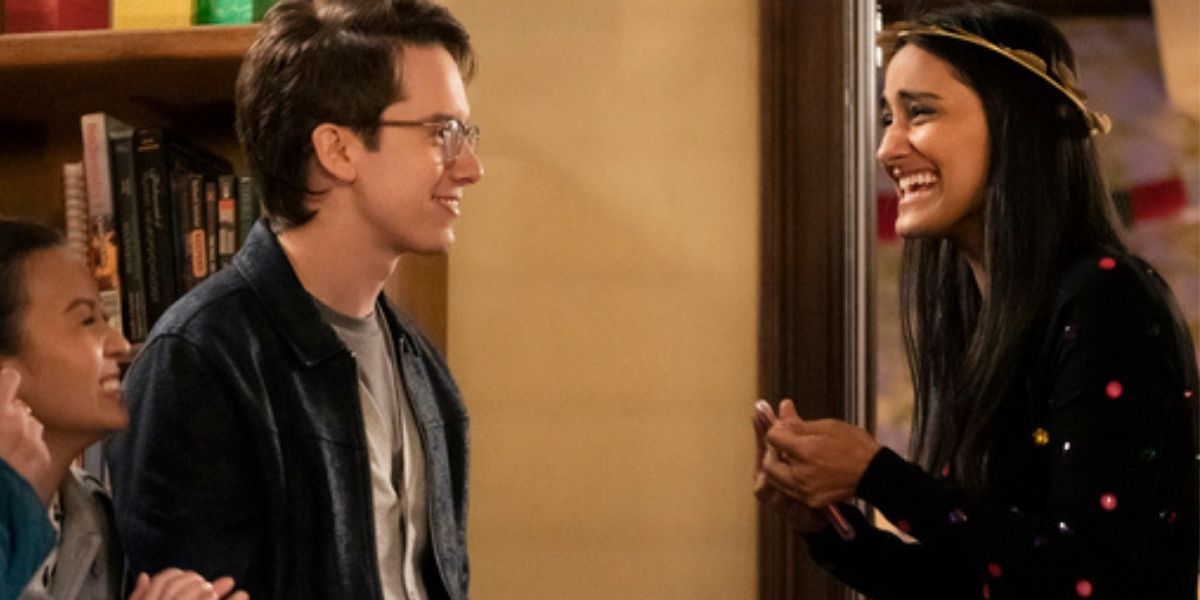 The Sex Lives of College Girls: 10 Relationships/Friendships With ...