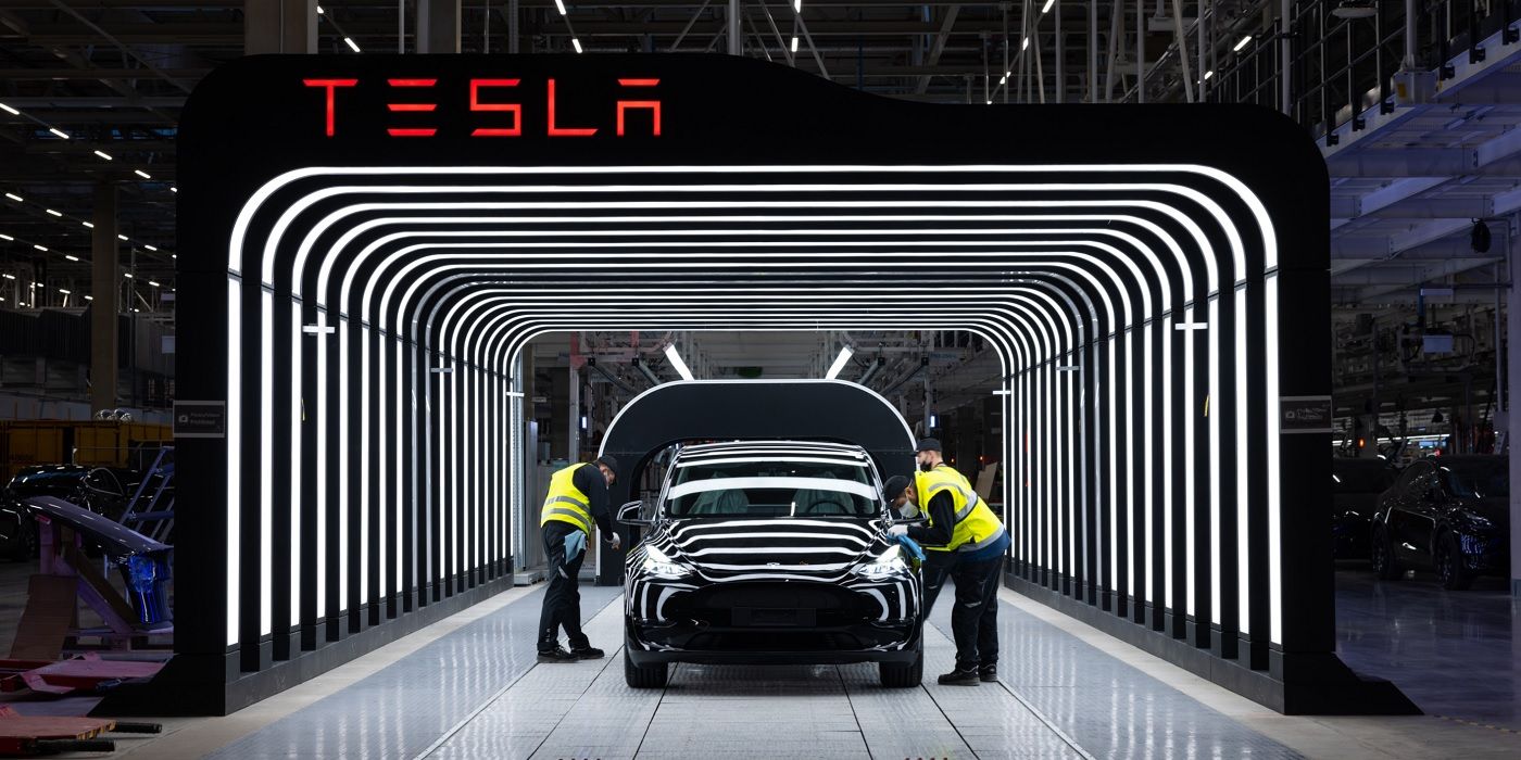 Tesla Warns Supply Chain Issues Will Continue Throughout 2022
