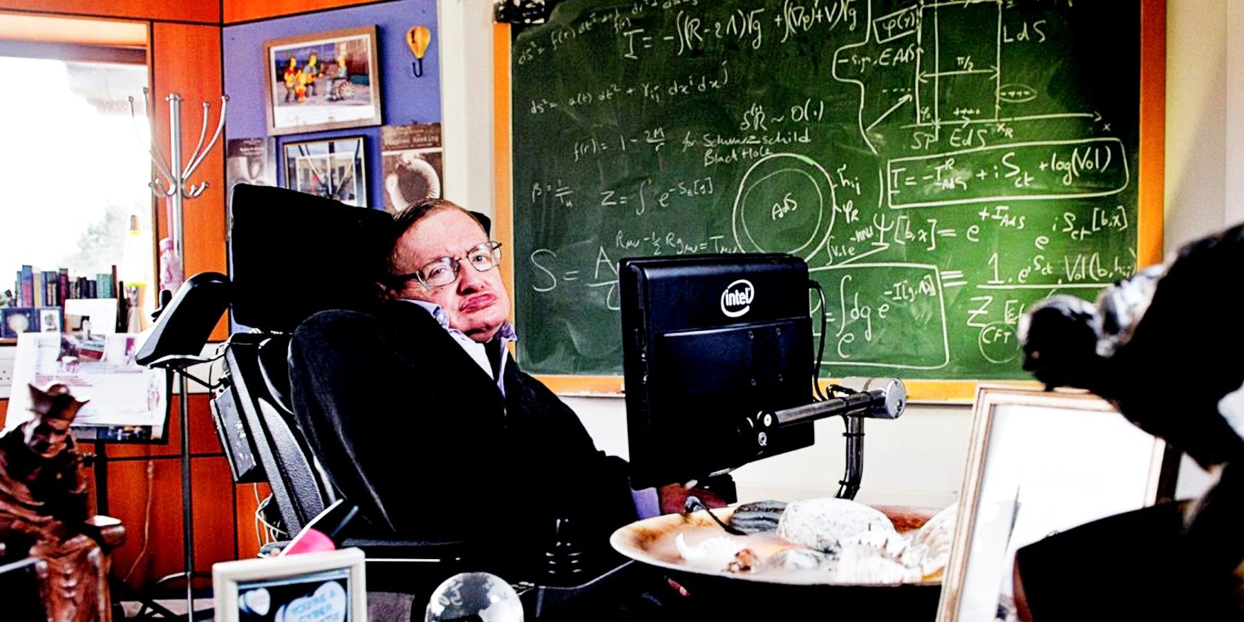 The Adam Project's Dog Name Is Perfect For Its Time Travel Story