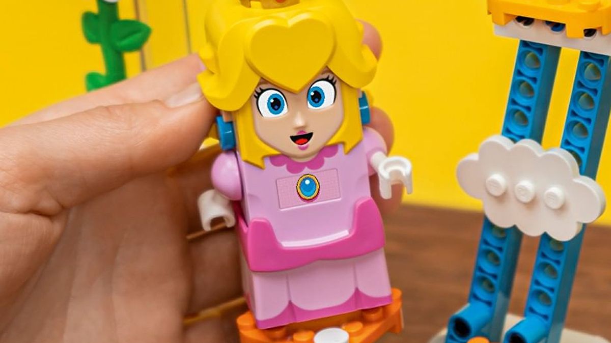 LEGO Princess Peach Set Accidentally Revealed Ahead Of Mario Day