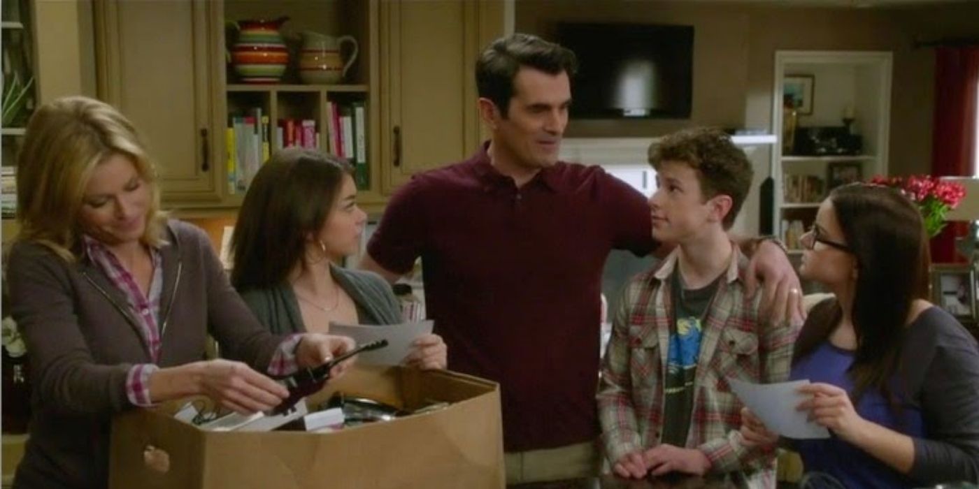 Modern Family: 10 Hidden Details In The Series That Redditors Found