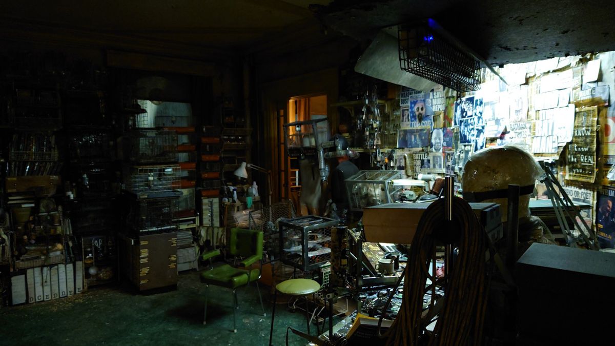 The Batman: 23 Images Show Riddler's Plans In Detail