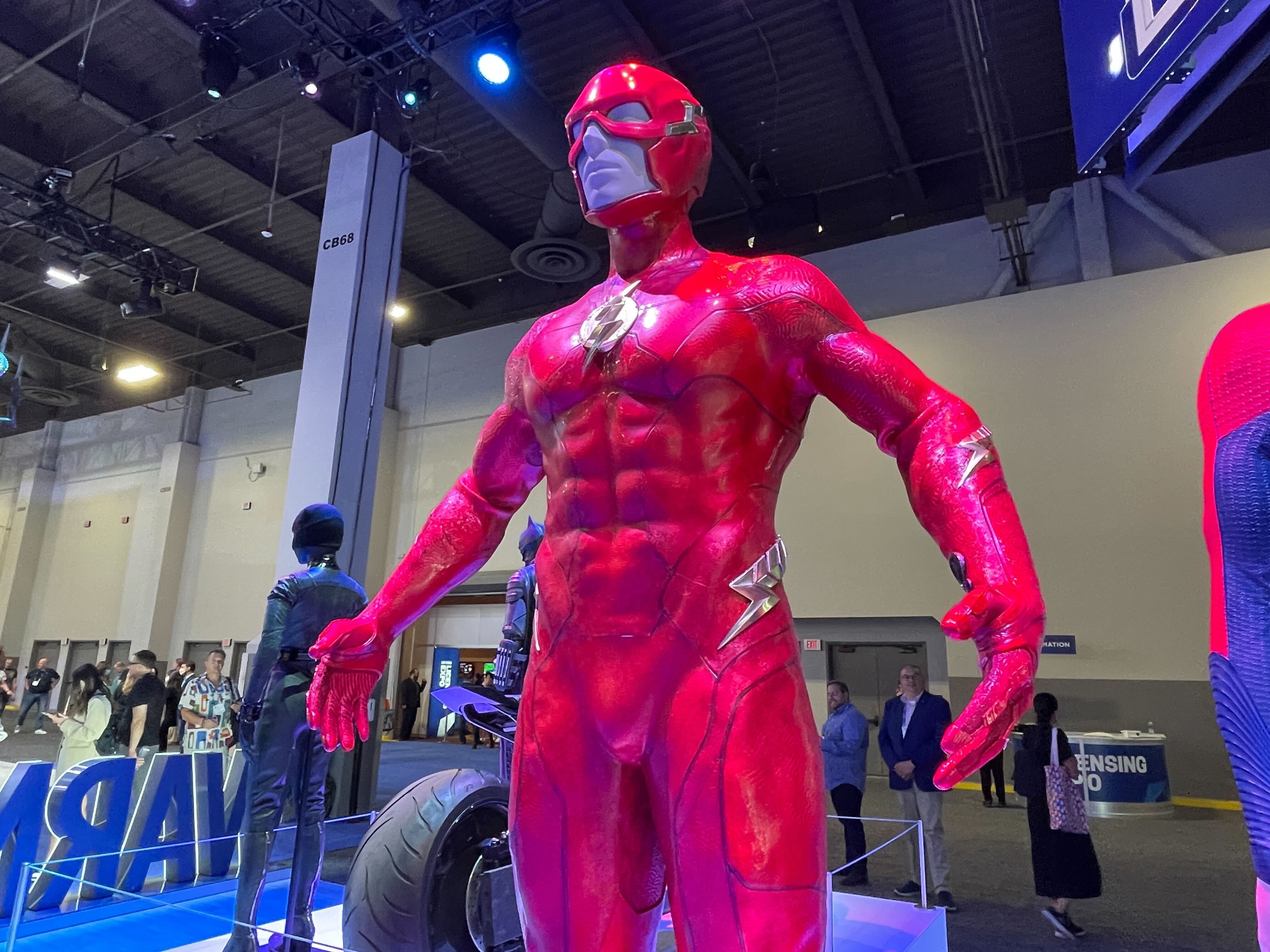 The Flash Movie Images Show Barry & Supergirl's Costumes In Detail