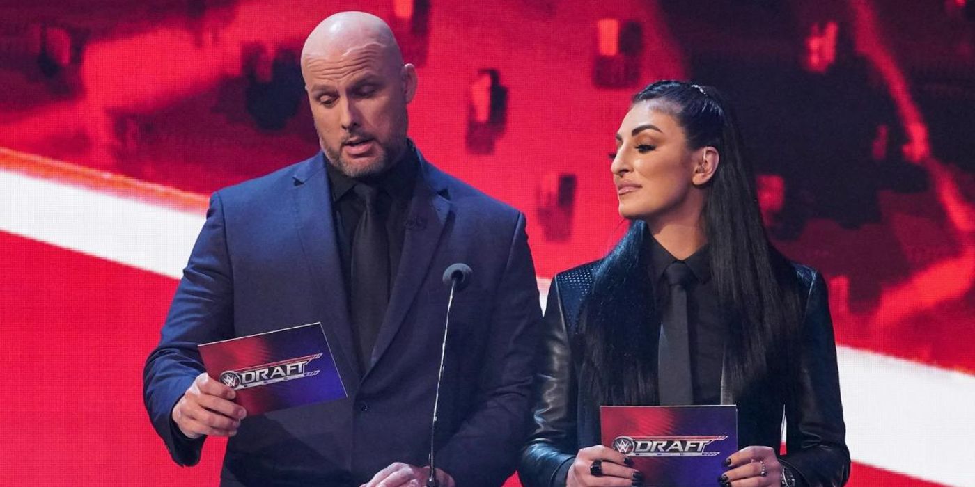 WWE May Be Giving Fans What They Want By Ending Raw & SmackDown Split