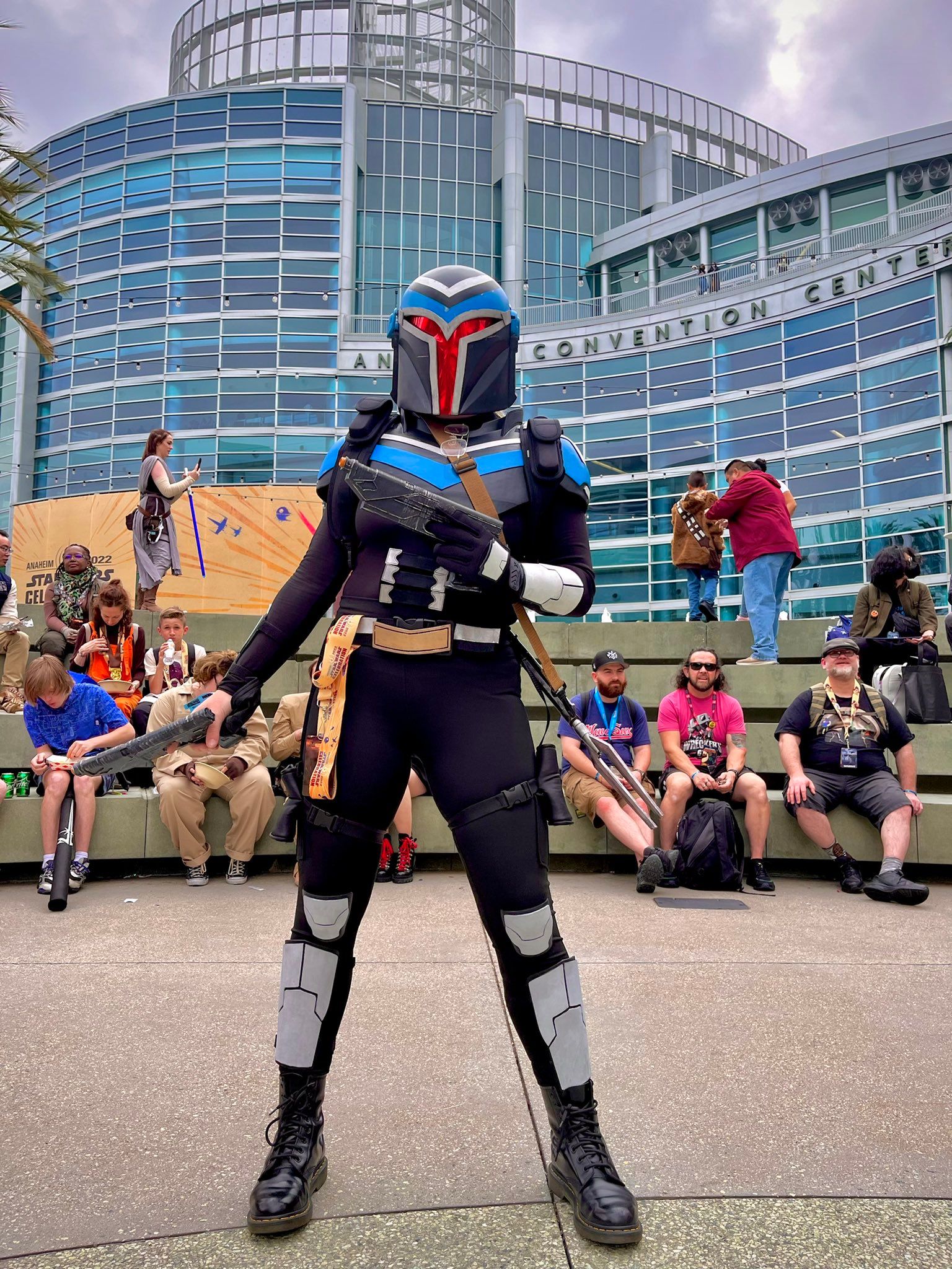 Peacemaker Fan Shows Off Epic Mandalorian & Vigilante Crossover Cosplay