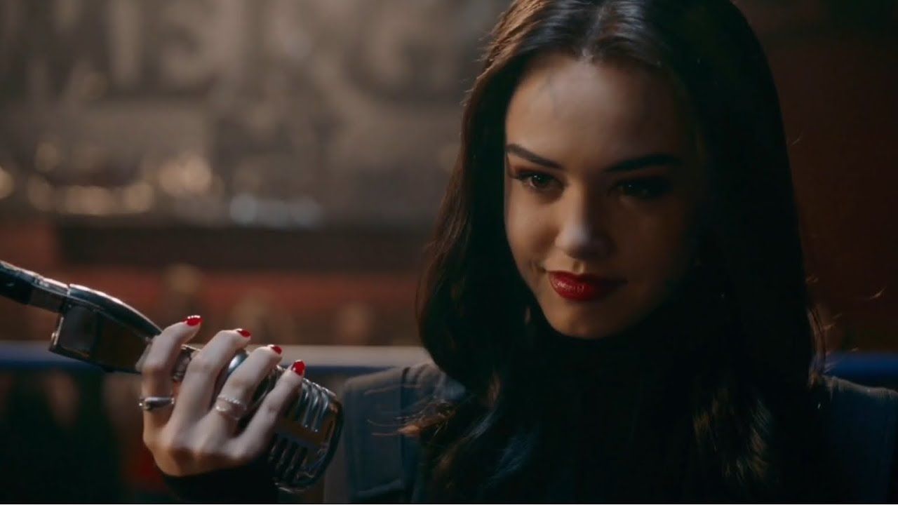 Legacies: 10 Plot Holes That Make No Sense