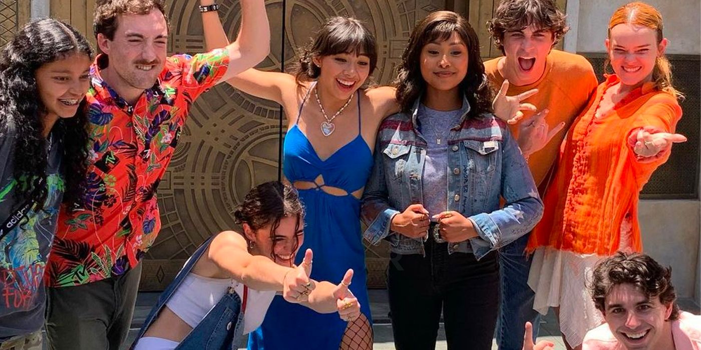 MCU America Chavez Actor Poses With Disneyland Counterpart in New Image MCU America Chavez Actor Poses With Disneyland Counterpart in New Image