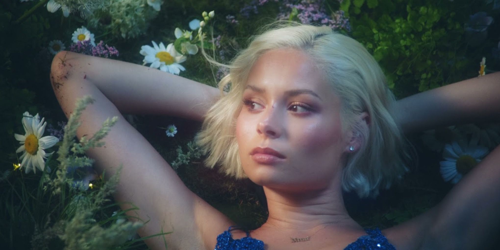 10 Singer Songwriters To Listen To If You Love Taylor Swift, According ...