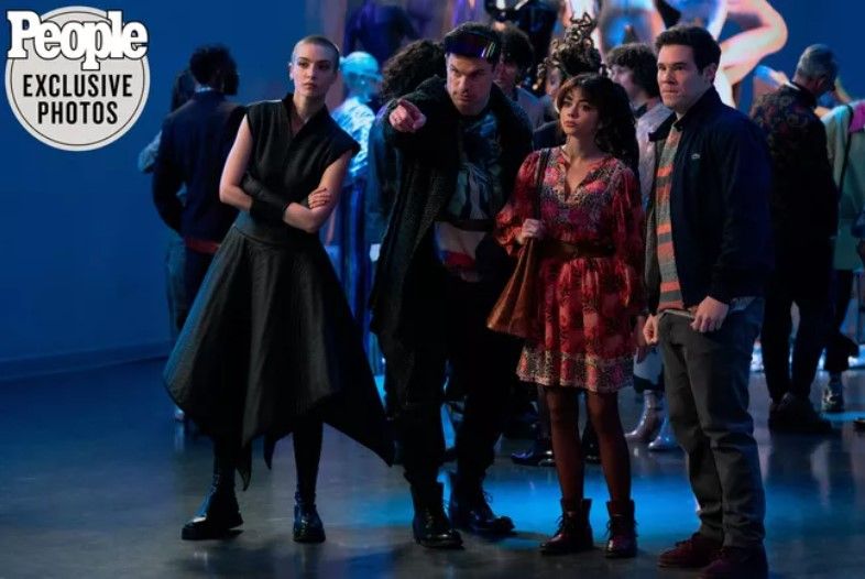 Pitch Perfect Spinoff Show First-Look Images Reveal Sarah Hyland’s Role