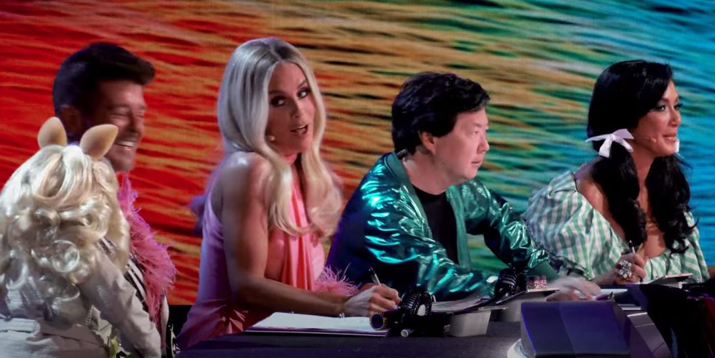 Nick Cannon & Masked Singer Panelists Perform With Kermit The Frog