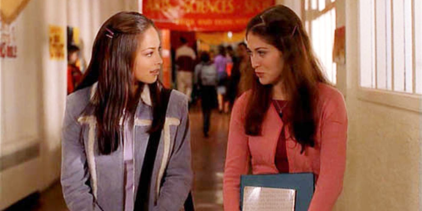 Lizzy Caplan's Smallville Role Explained