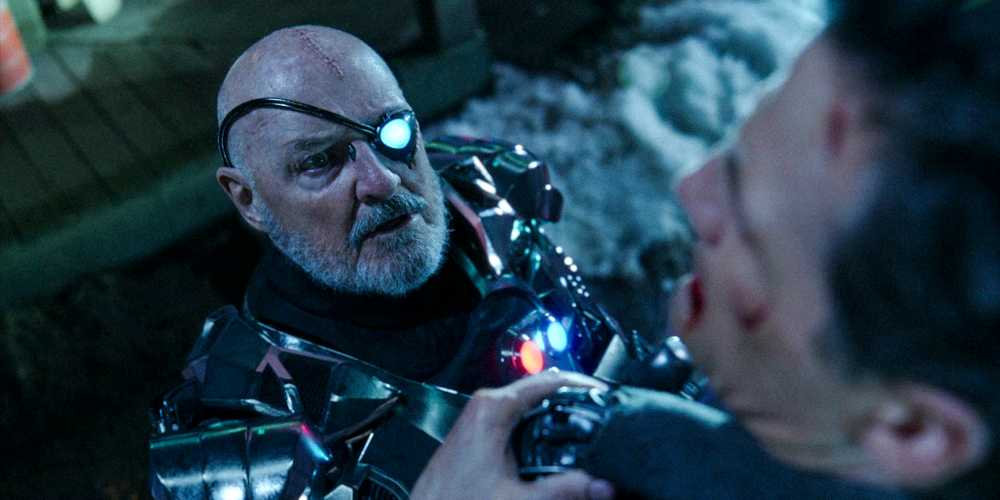 A história da 4ª temporada de Resident Alien sugere a repetição do ...