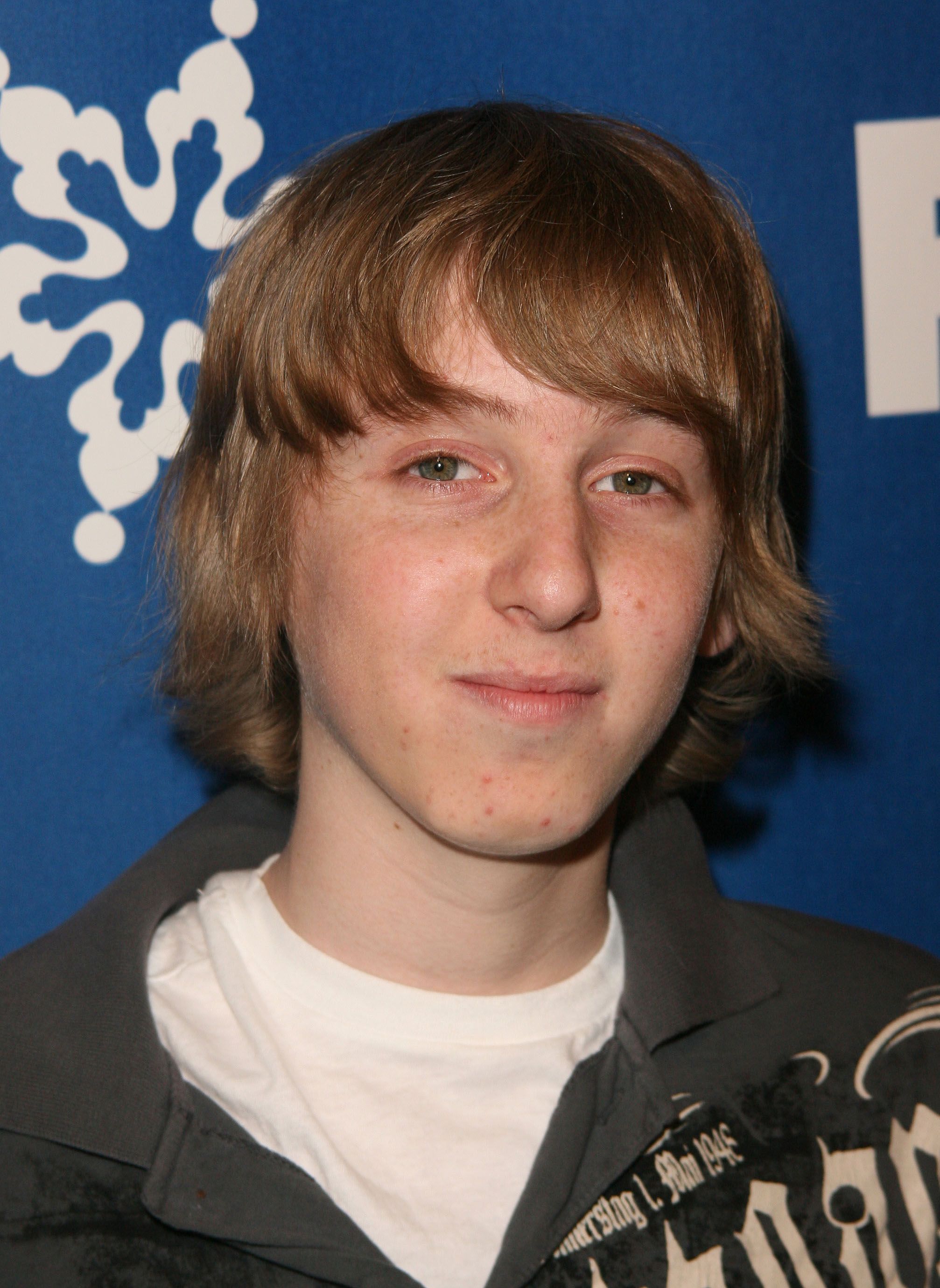 The War At Home Summary, Latest News, Trailer, Season List, Cast, Where ...