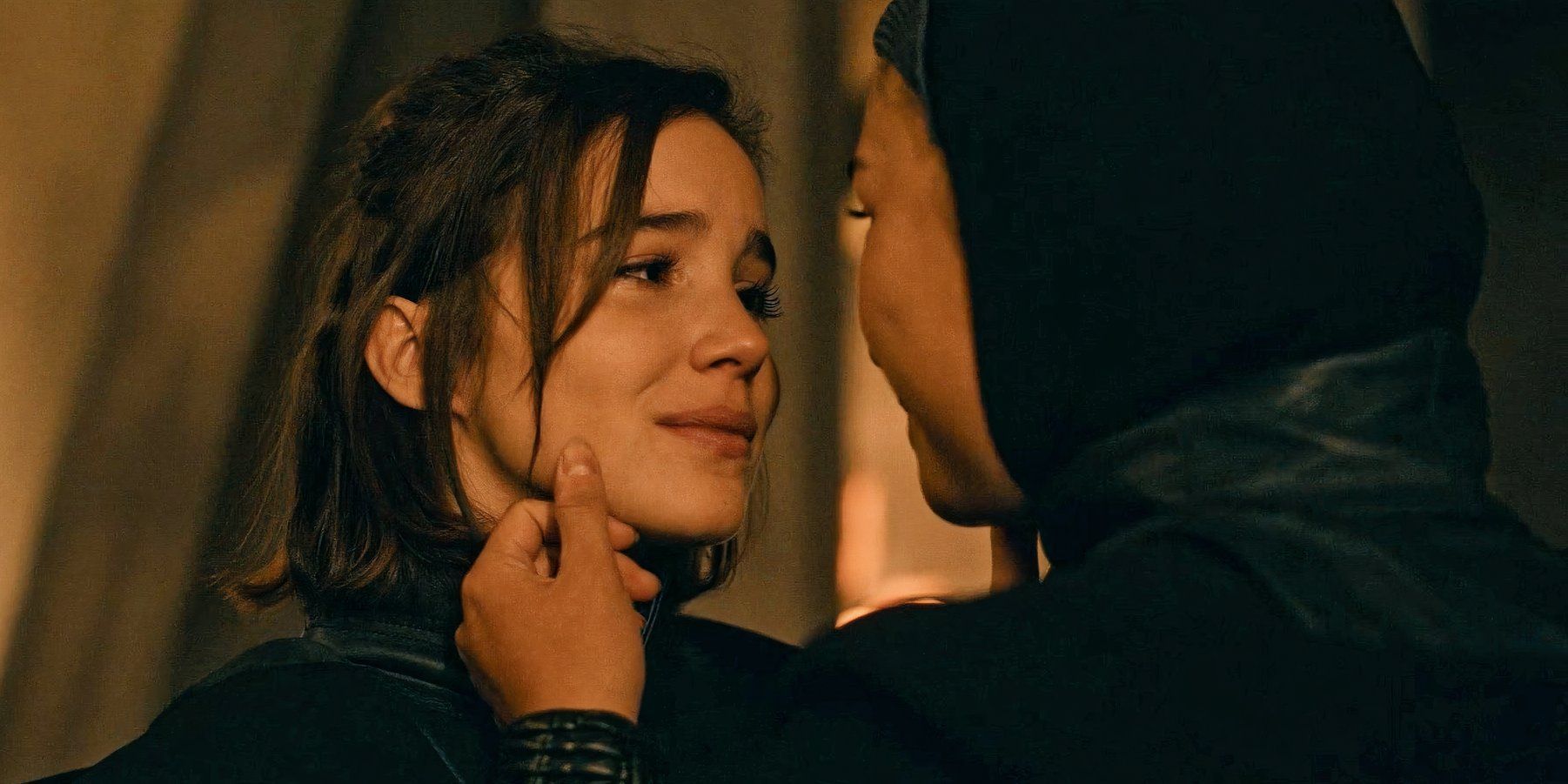 Arrow: Why Sara Lance Was Recast After The Show's Pilot Arrow: Why Sara Lance Was Recast After The Show's Pilot