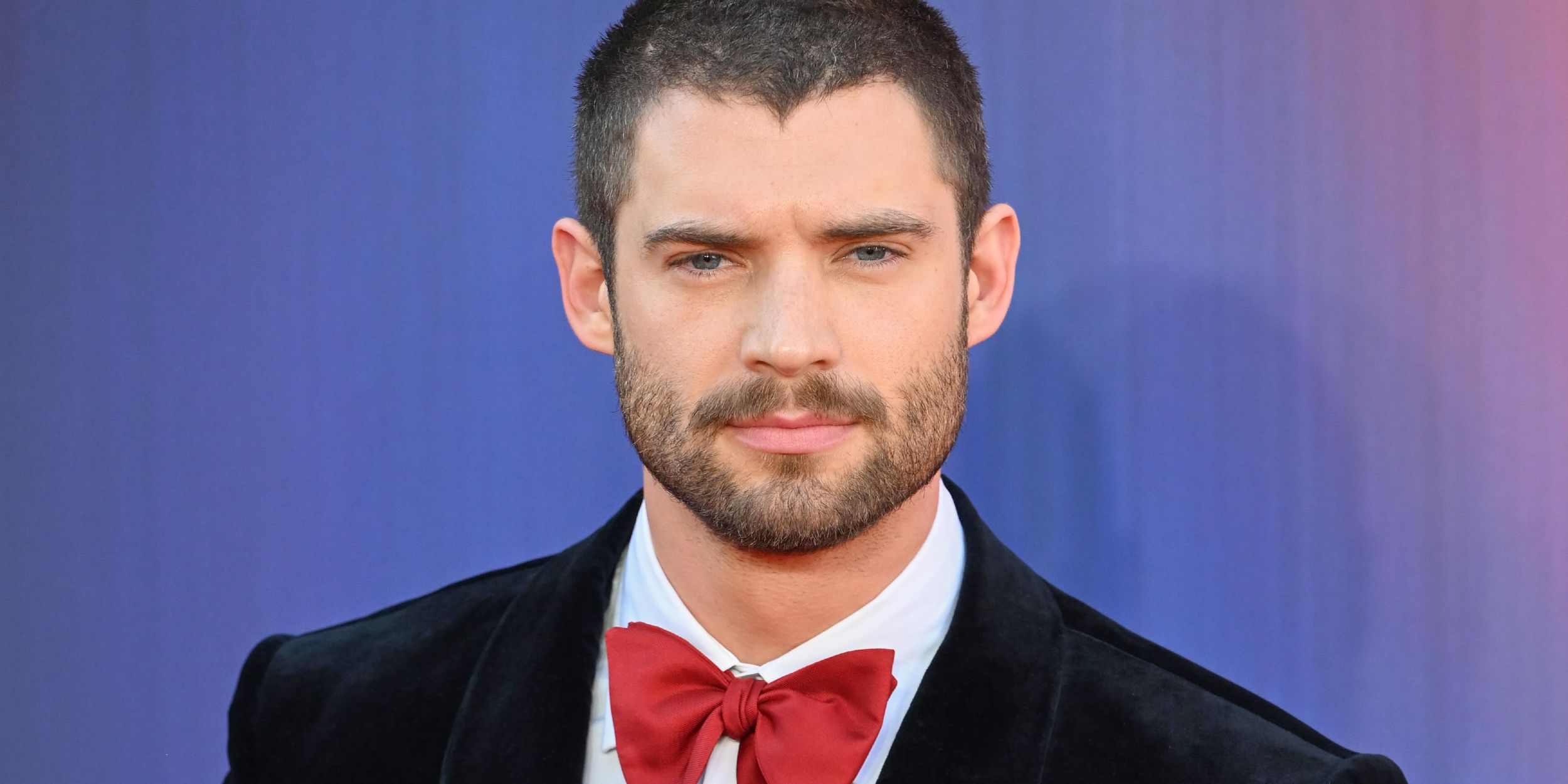 New Superman Actor, 32, Calls James Bond Film "One Of The Best Movies Of All Time" & Has A Big ...