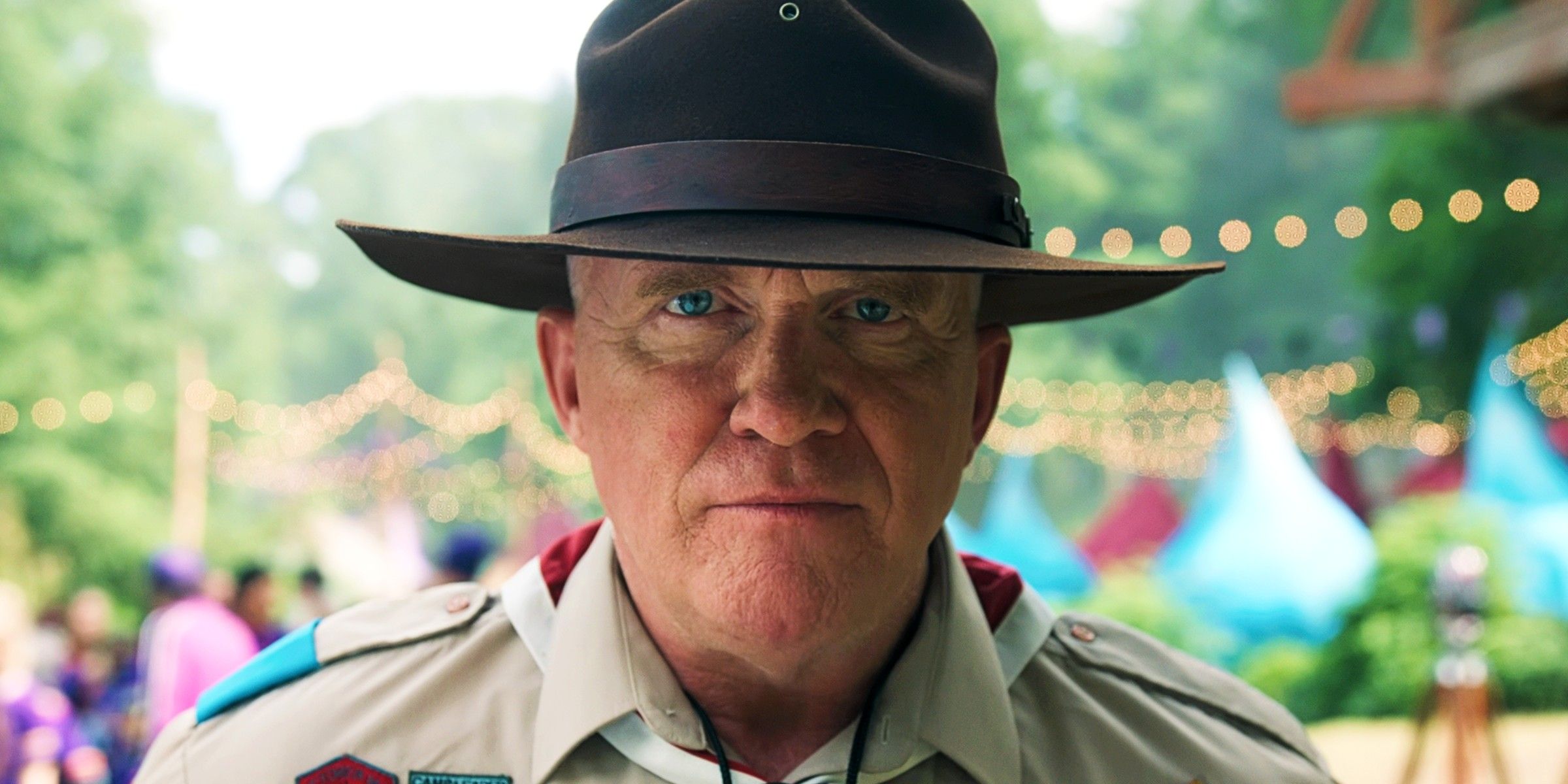 Anthony Michael Hall's Wednesday Role Honors His Edward Scissorhands ...