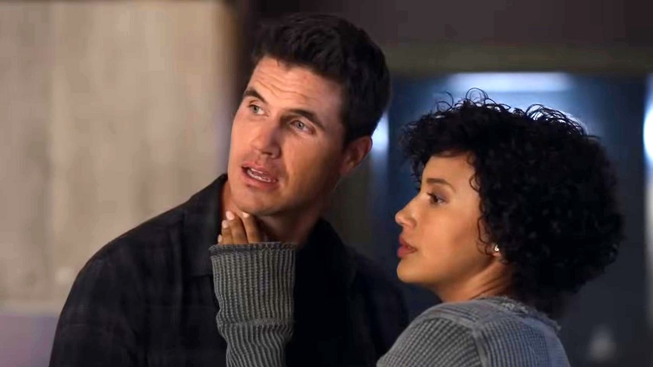 Upload SDCC 2025 Interview With Robbie Amell, Andy Allo, Allegra ...